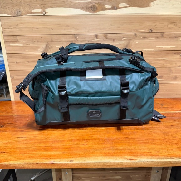 Oakley | Bags | New Oakley Road Trip Rc 5l Hunter Green Ripstop Duffle ...
